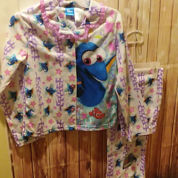 Disney | Pajamas | Nwt Girls Disney Pixar Finding Nemo Pajamas | Poshmark